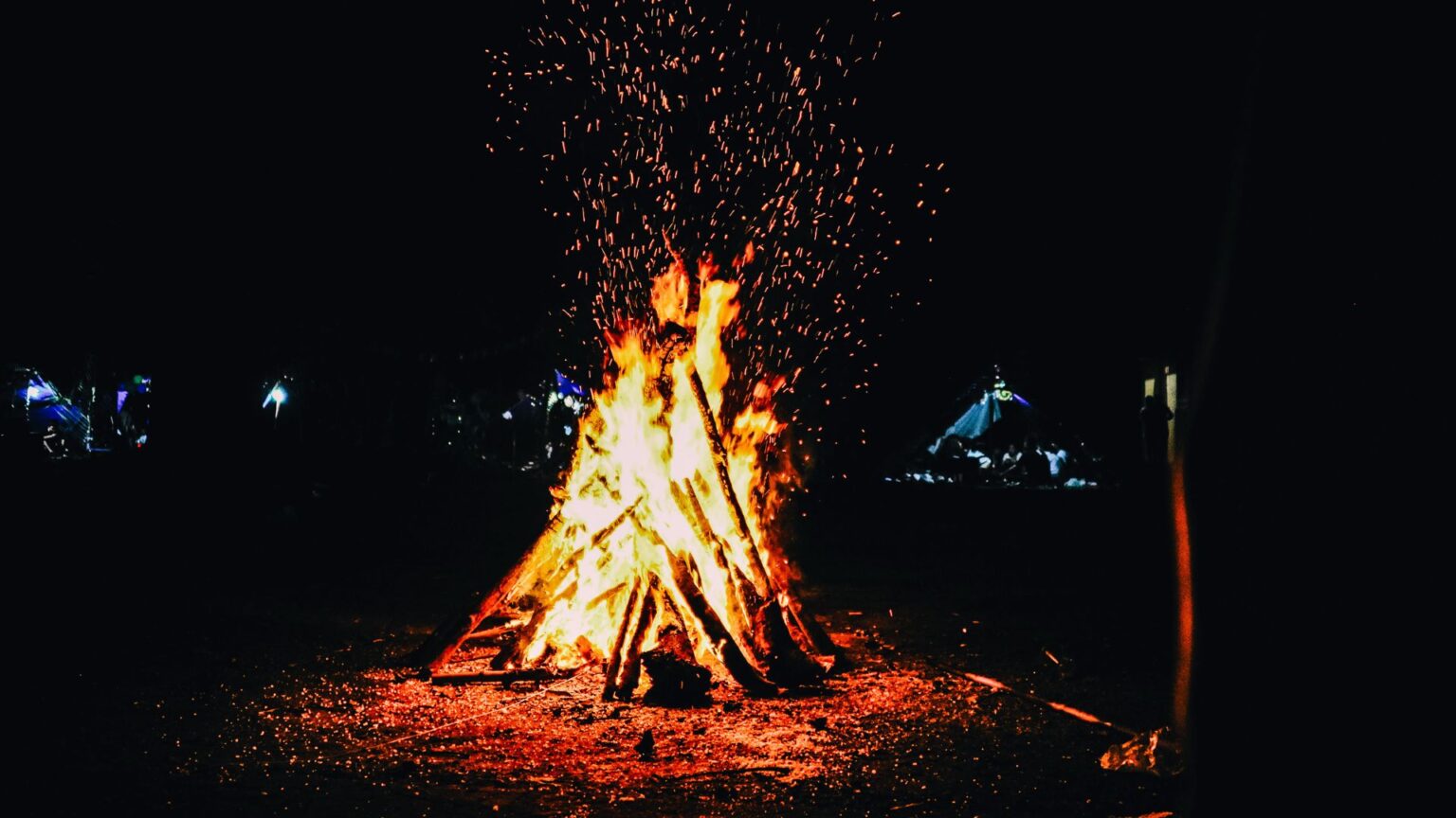 Como Fazer uma Fogueira para Festa Junina ou Acampamentos