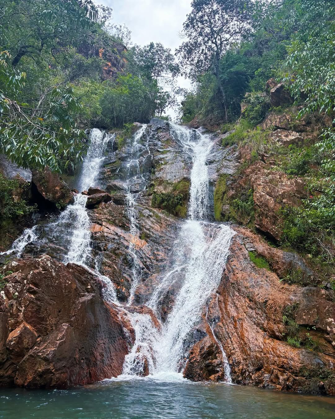 Cachoeira Poço Azul em Brazlândia, Brasília: Guia Completo 2026